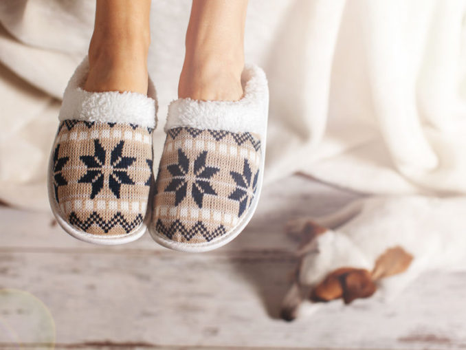 The Best House Slippers for Plantar Fasciitis | Keep your Feet Healthy ...
